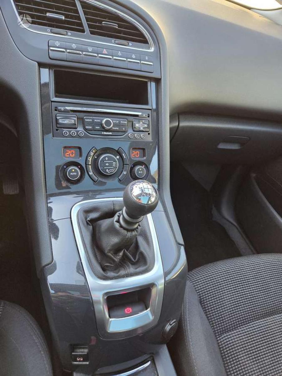Brūns Peugeot 5008 2014 Viļņa, ar dzinēja tilpumu 1.56 L un nobraukumu 179 tūkst. km par 6000 €, foto 17 vietnē AUTOMOTO.COM.LV