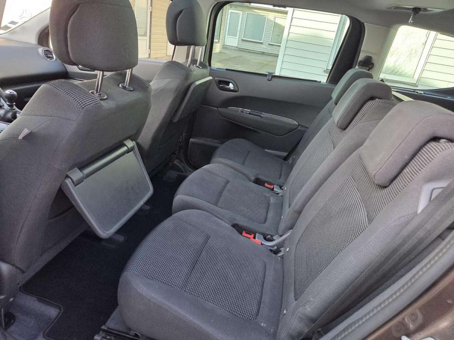 Brūns Peugeot 5008 2014 Viļņa, ar dzinēja tilpumu 1.56 L un nobraukumu 179 tūkst. km par 6000 €, foto 18 vietnē AUTOMOTO.COM.LV
