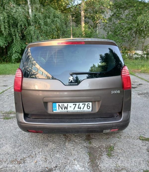 Brown Peugeot 5008 2014 in Riga, with an engine capacity of 1.60 L and mileage of 132 thousand km for 3950 €, photo 3 on AUTOMOTO.COM.LV