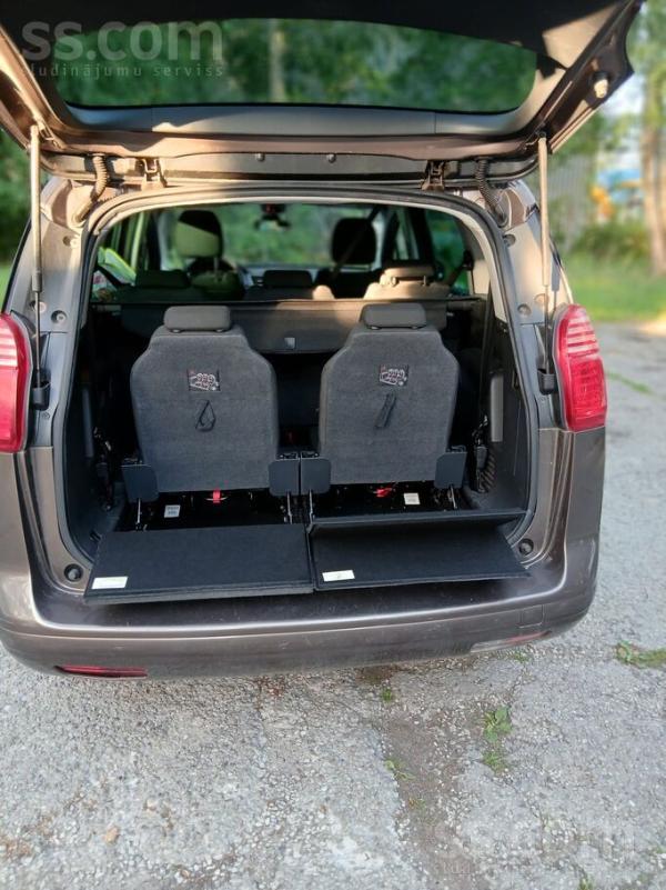 Brown Peugeot 5008 2014 in Riga, with an engine capacity of 1.60 L and mileage of 132 thousand km for 3950 €, photo 6 on AUTOMOTO.COM.LV
