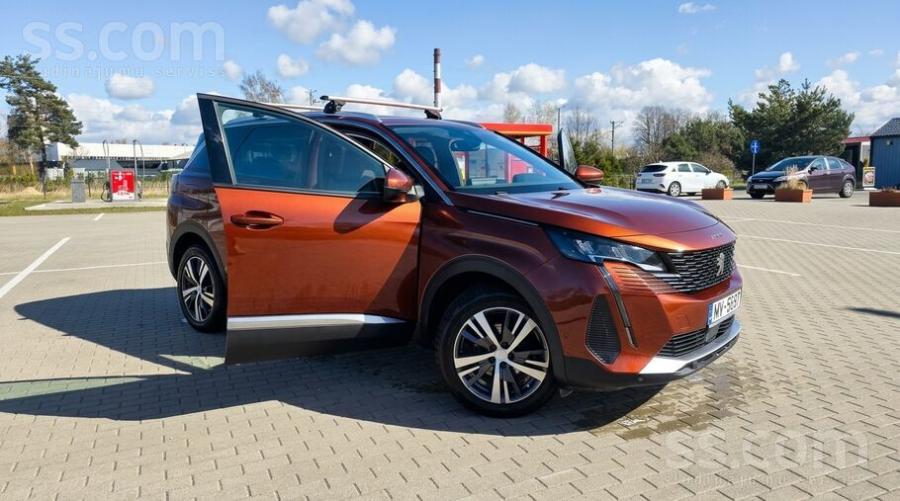 Brown Peugeot 5008 2021 in Riga, with an engine capacity of 1.50 L and mileage of 120 thousand km for 18800 €, photo 3 on AUTOMOTO.COM.LV