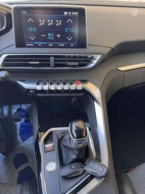 Peugeot 5008 2017 in Siauliai, with an engine capacity of 1.20 L and mileage of 189 thousand km for 9150 €, photo 35 on AUTOMOTO.COM.LV
