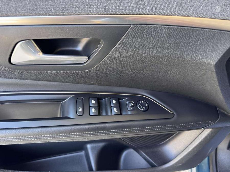 Peugeot 5008 2017 in Siauliai, with an engine capacity of 1.20 L and mileage of 189 thousand km for 9150 €, photo 40 on AUTOMOTO.COM.LV
