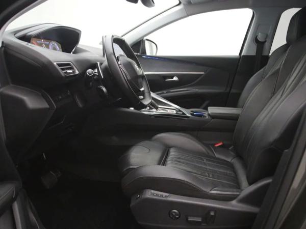 Peugeot 5008 2020 in Vilnius, with an engine capacity of 1.20 L and mileage of 101 thousand km for 16799 €, photo 4 on AUTOMOTO.COM.LV