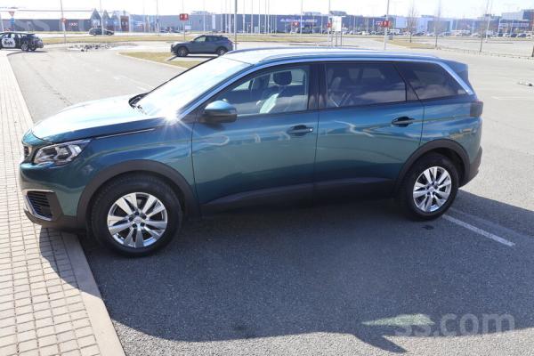 Green Peugeot 5008 2018 in Riga, with an engine capacity of 1.20 L and mileage of 219 thousand km for 10100 €, photo 6 on AUTOMOTO.COM.LV