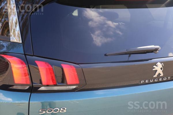 Green Peugeot 5008 2018 in Riga, with an engine capacity of 1.20 L and mileage of 219 thousand km for 10100 €, photo 9 on AUTOMOTO.COM.LV