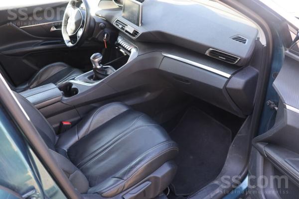 Green Peugeot 5008 2018 in Riga, with an engine capacity of 1.20 L and mileage of 219 thousand km for 10100 €, photo 10 on AUTOMOTO.COM.LV
