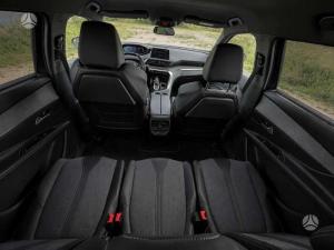 Green Peugeot 5008 2018 in Siauliai, with an engine capacity of 2.00 L and mileage of 281 thousand km for 15499 €, photo 38 on AUTOMOTO.COM.LV