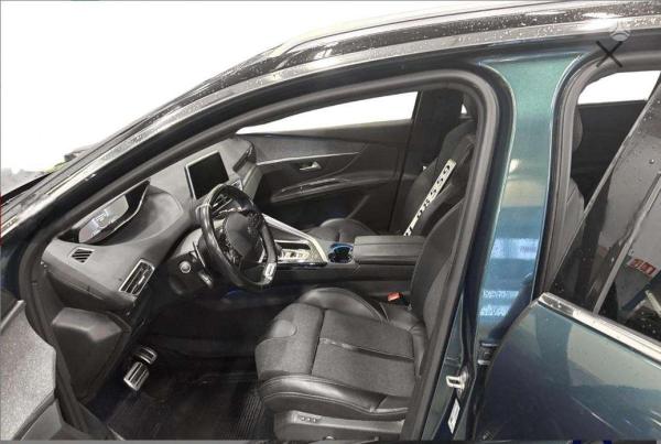 Green Peugeot 5008 2018 in Jurbarkas, with an engine capacity of 1.50 L and mileage of 215 thousand km for 11000 €, photo 7 on AUTOMOTO.COM.LV