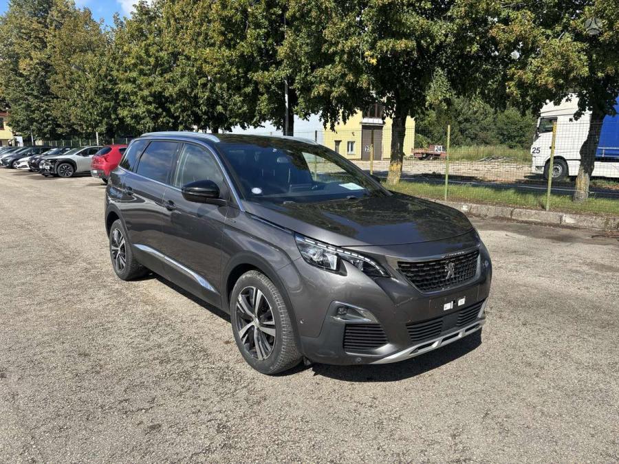 Green Peugeot 5008 2018 in Taurage, with an engine capacity of 1.20 L and mileage of 145 thousand km for 8300 €, photo 3 on AUTOMOTO.COM.LV