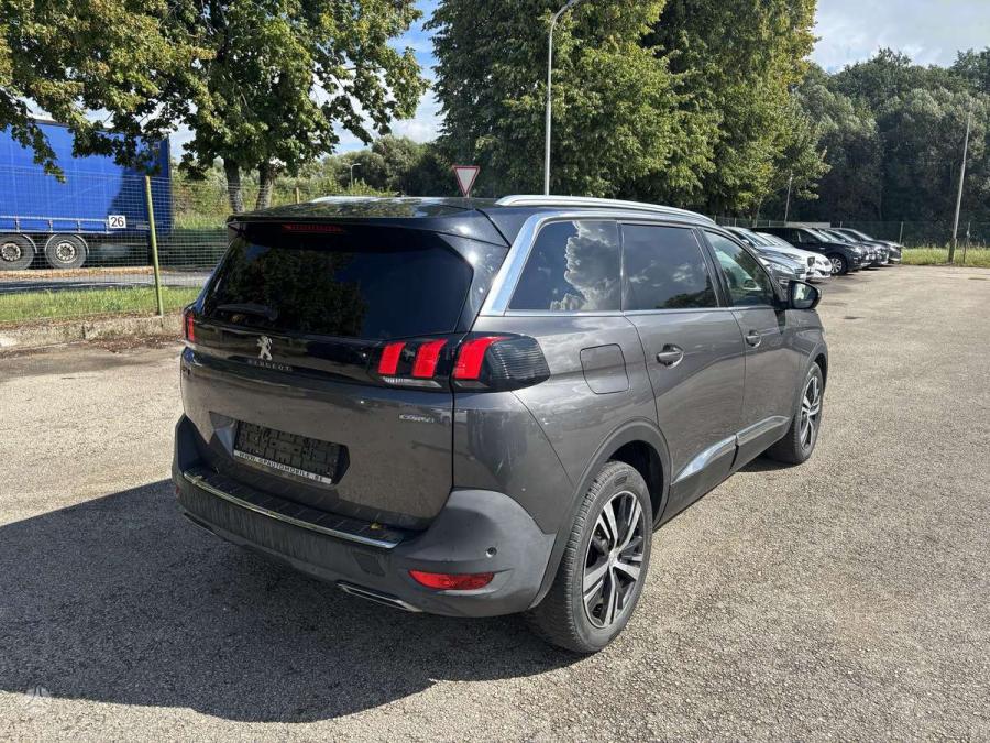 Green Peugeot 5008 2018 in Taurage, with an engine capacity of 1.20 L and mileage of 145 thousand km for 8300 €, photo 5 on AUTOMOTO.COM.LV