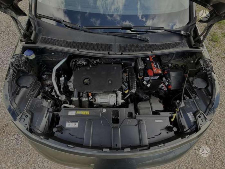 Green Peugeot 5008 2018 in Siauliai, with an engine capacity of 1.50 L and mileage of 195 thousand km for 14400 €, photo 44 on AUTOMOTO.COM.LV