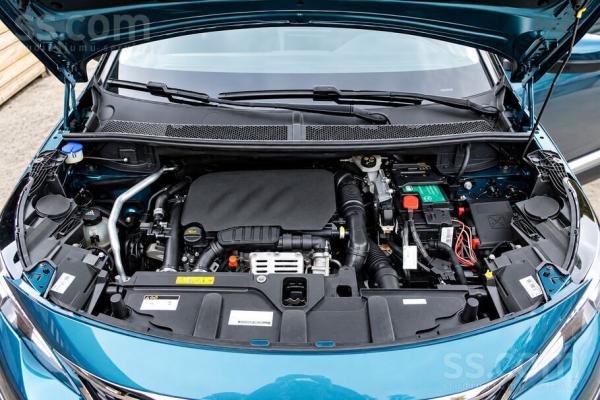 Green Peugeot 5008 2018 in Riga, with an engine capacity of 1.20 L and mileage of 0 thousand km for 12400 €, photo 8 on AUTOMOTO.COM.LV