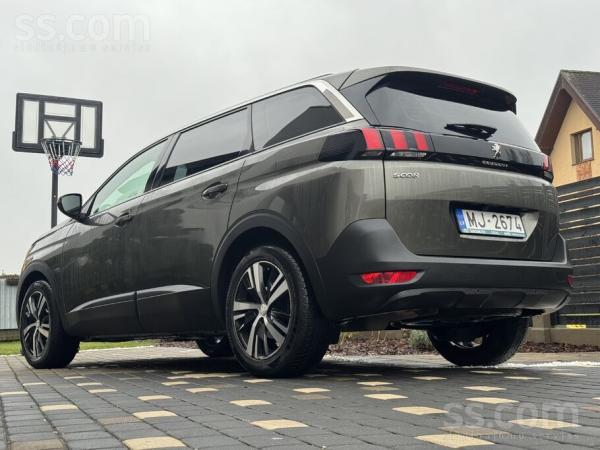Green Peugeot 5008 2019 in Riga, with an engine capacity of 1.20 L and mileage of 117 thousand km for 13400 €, photo 4 on AUTOMOTO.COM.LV