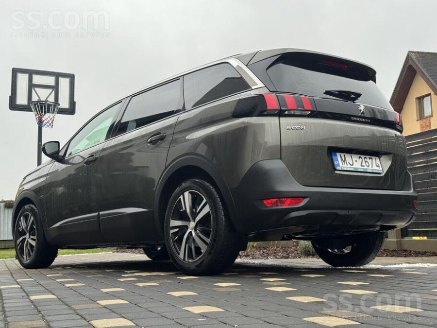 Green Peugeot 5008 2019 in Riga, with an engine capacity of 1.20 L and mileage of 117 thousand km for 13400 €, photo 4 on AUTOMOTO.COM.LV