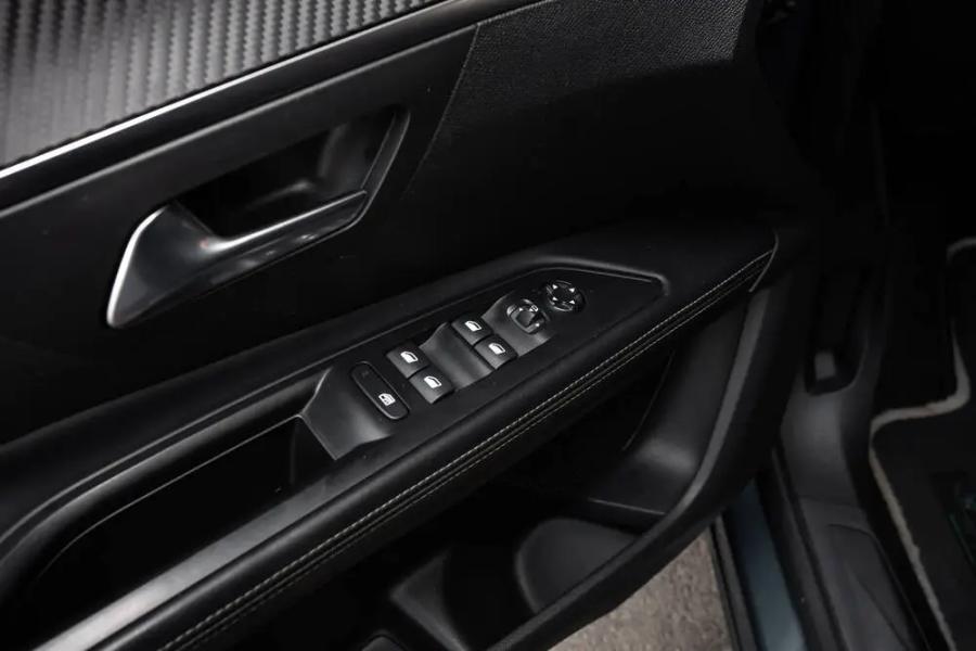 Zaļš Peugeot 5008 2019 Jelgava, ar dzinēja tilpumu 1.20 L un nobraukumu 125 tūkst. km par 12500 €, foto 9 vietnē AUTOMOTO.COM.LV