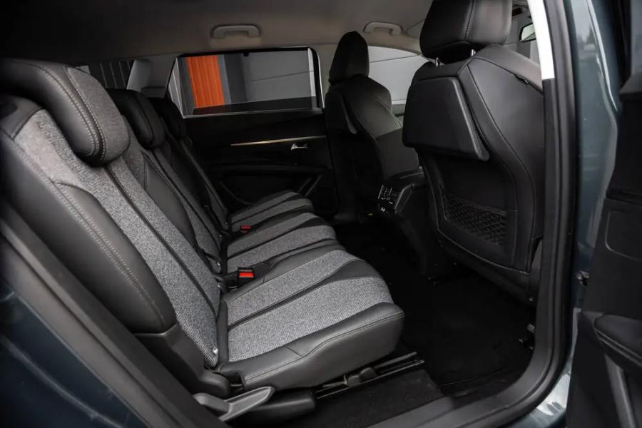 Zaļš Peugeot 5008 2019 Jelgava, ar dzinēja tilpumu 1.20 L un nobraukumu 125 tūkst. km par 12500 €, foto 29 vietnē AUTOMOTO.COM.LV