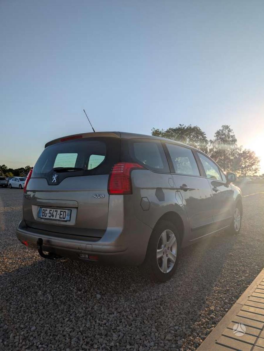 Green Peugeot 5008 2011 in Taurage, with an engine capacity of 1.60 L and mileage of 250 thousand km for 3200 €, photo 5 on AUTOMOTO.COM.LV