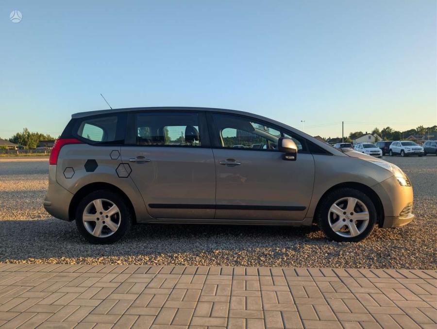 Green Peugeot 5008 2011 in Taurage, with an engine capacity of 1.60 L and mileage of 250 thousand km for 3200 €, photo 7 on AUTOMOTO.COM.LV