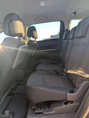 Green Peugeot 5008 2011 in Taurage, with an engine capacity of 1.60 L and mileage of 250 thousand km for 3200 €, photo 15 on AUTOMOTO.COM.LV