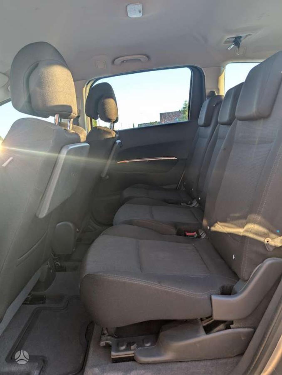 Green Peugeot 5008 2011 in Taurage, with an engine capacity of 1.60 L and mileage of 250 thousand km for 3200 €, photo 15 on AUTOMOTO.COM.LV