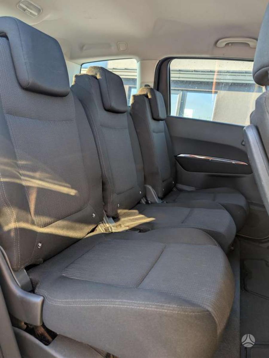 Green Peugeot 5008 2011 in Taurage, with an engine capacity of 1.60 L and mileage of 250 thousand km for 3200 €, photo 16 on AUTOMOTO.COM.LV