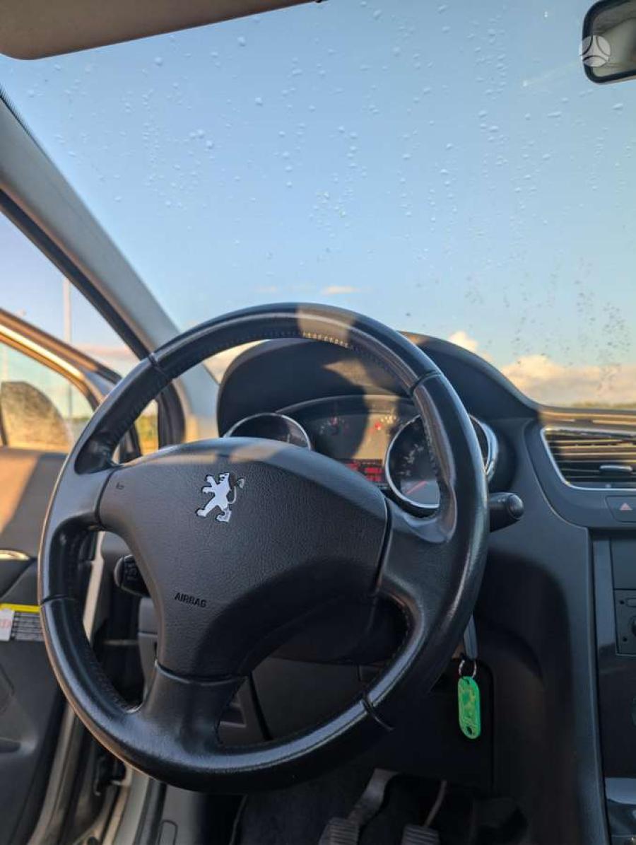 Green Peugeot 5008 2011 in Taurage, with an engine capacity of 1.60 L and mileage of 250 thousand km for 3200 €, photo 17 on AUTOMOTO.COM.LV