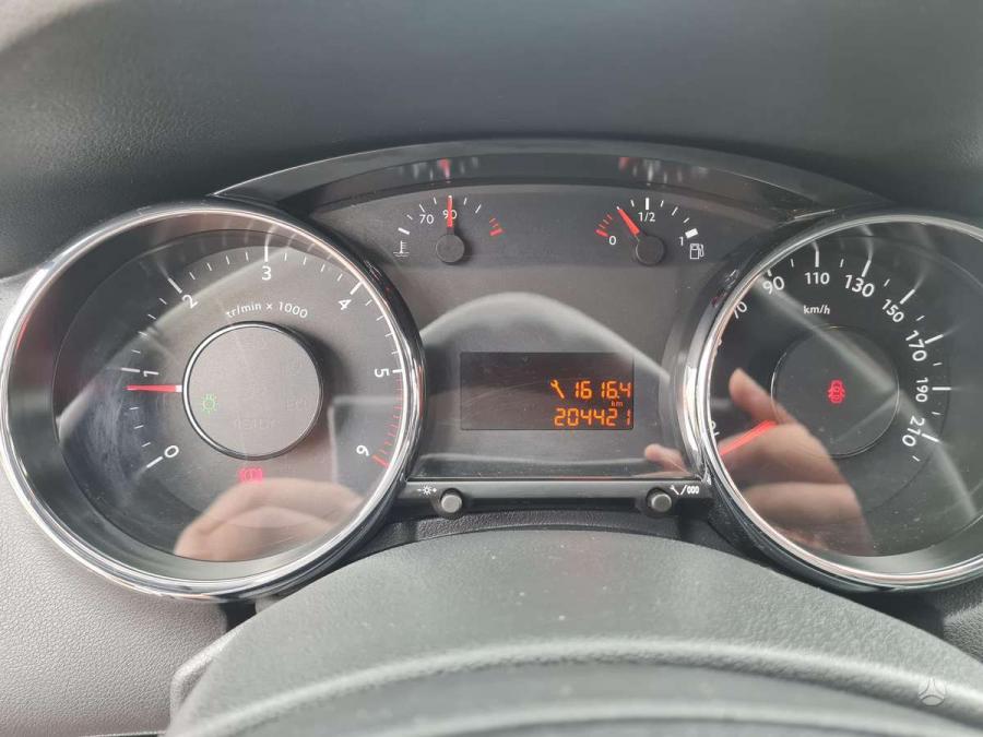 Green Peugeot 5008 2012 in Taurage, with an engine capacity of 1.60 L and mileage of 203 thousand km for 3350 €, photo 4 on AUTOMOTO.COM.LV