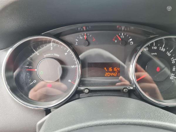 Green Peugeot 5008 2012 in Taurage, with an engine capacity of 1.60 L and mileage of 203 thousand km for 3350 €, photo 5 on AUTOMOTO.COM.LV