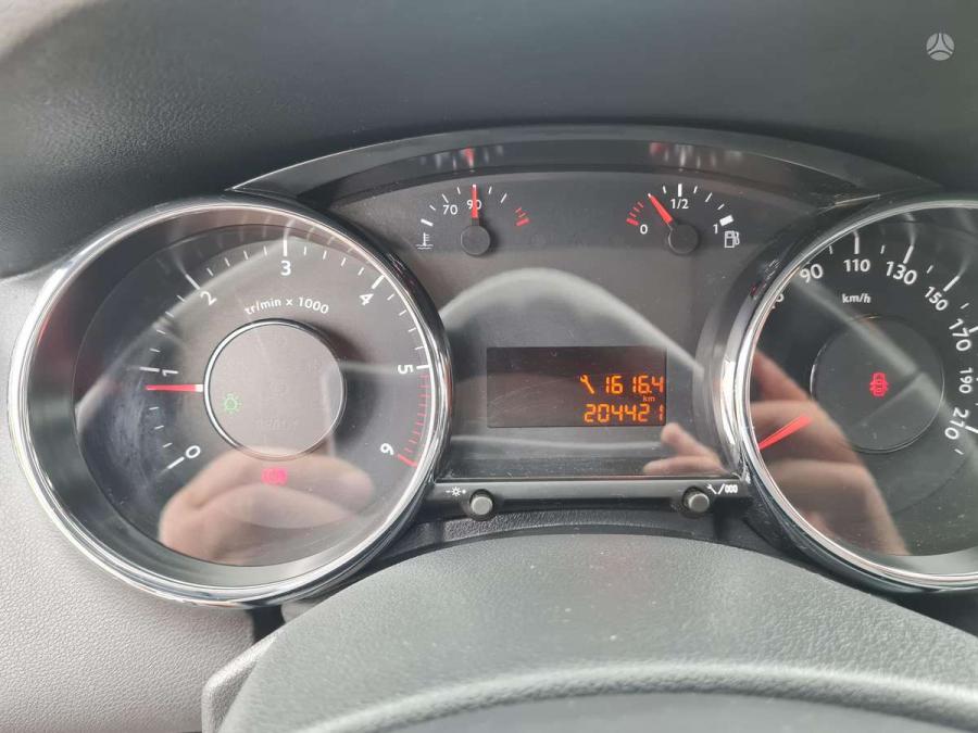 Green Peugeot 5008 2012 in Taurage, with an engine capacity of 1.60 L and mileage of 203 thousand km for 3350 €, photo 5 on AUTOMOTO.COM.LV