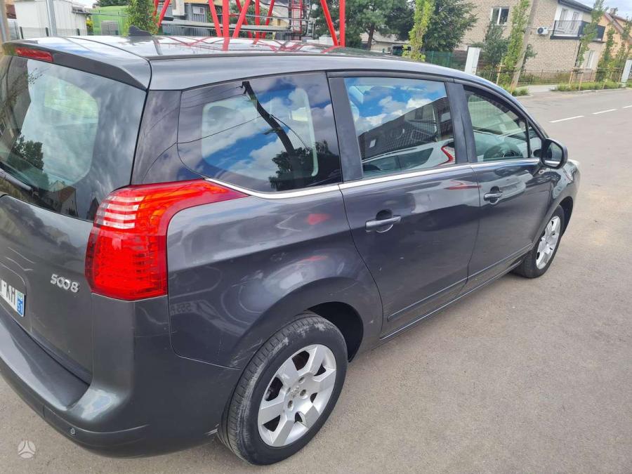 Green Peugeot 5008 2012 in Taurage, with an engine capacity of 1.60 L and mileage of 203 thousand km for 3350 €, photo 8 on AUTOMOTO.COM.LV