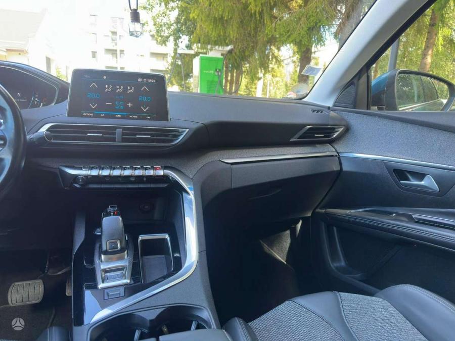 Green Peugeot 5008 2017 in Vilnius, with an engine capacity of 1.56 L and mileage of 340 thousand km for 10650 €, photo 29 on AUTOMOTO.COM.LV