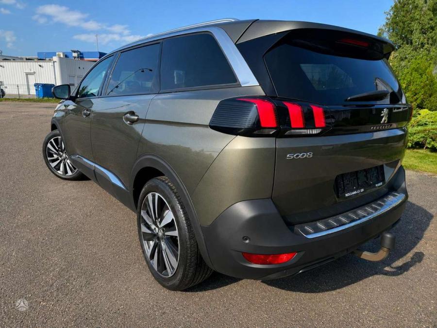 Green Peugeot 5008 2017 in Pakruojis, with an engine capacity of 1.20 L and mileage of 162 thousand km for 8600 €, photo 6 on AUTOMOTO.COM.LV