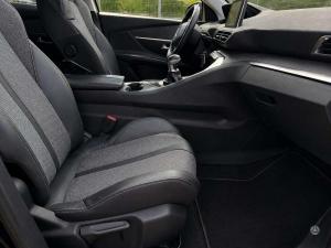 Green Peugeot 5008 2017 in Pakruojis, with an engine capacity of 1.20 L and mileage of 162 thousand km for 8600 €, photo 10 on AUTOMOTO.COM.LV