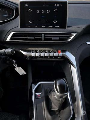 Green Peugeot 5008 2017 in Pakruojis, with an engine capacity of 1.20 L and mileage of 162 thousand km for 8600 €, photo 12 on AUTOMOTO.COM.LV