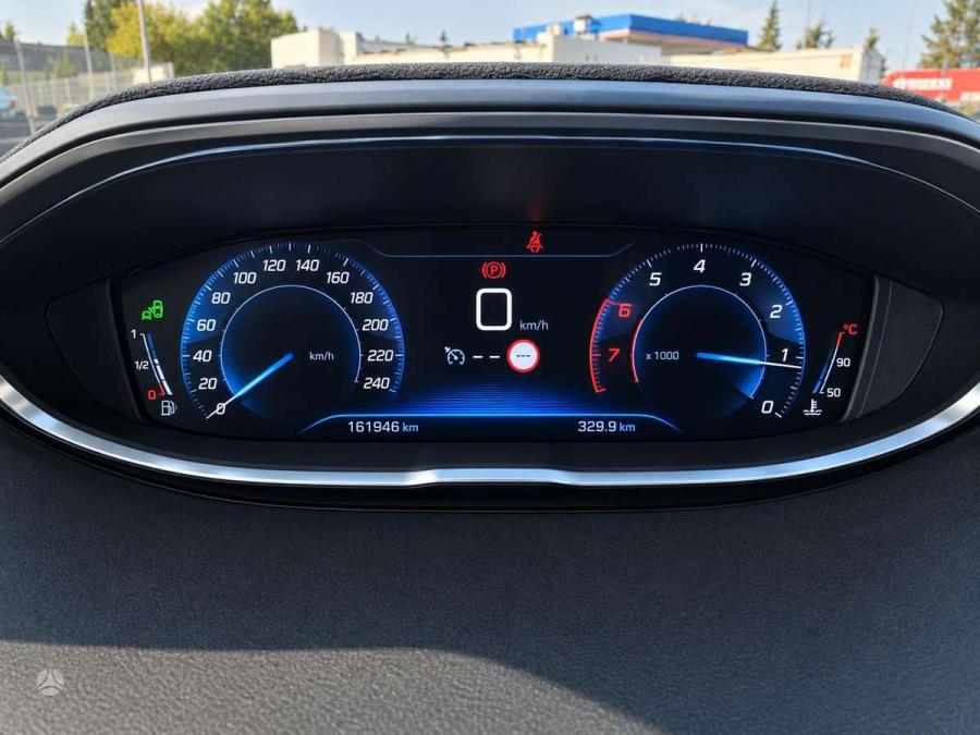 Green Peugeot 5008 2017 in Pakruojis, with an engine capacity of 1.20 L and mileage of 162 thousand km for 8600 €, photo 13 on AUTOMOTO.COM.LV