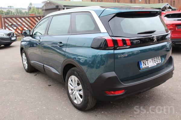 Green Peugeot 5008 2018 in Liepaja, with an engine capacity of 1.50 L and mileage of 171 thousand km for 13500 €, photo 3 on AUTOMOTO.COM.LV
