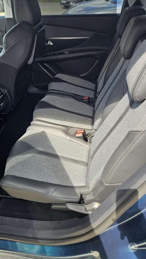 Green Peugeot 5008 2018 in Taurage, with an engine capacity of 1.20 L and mileage of 132 thousand km for 9400 €, photo 6 on AUTOMOTO.COM.LV