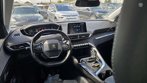 Green Peugeot 5008 2018 in Taurage, with an engine capacity of 1.20 L and mileage of 132 thousand km for 9400 €, photo 7 on AUTOMOTO.COM.LV