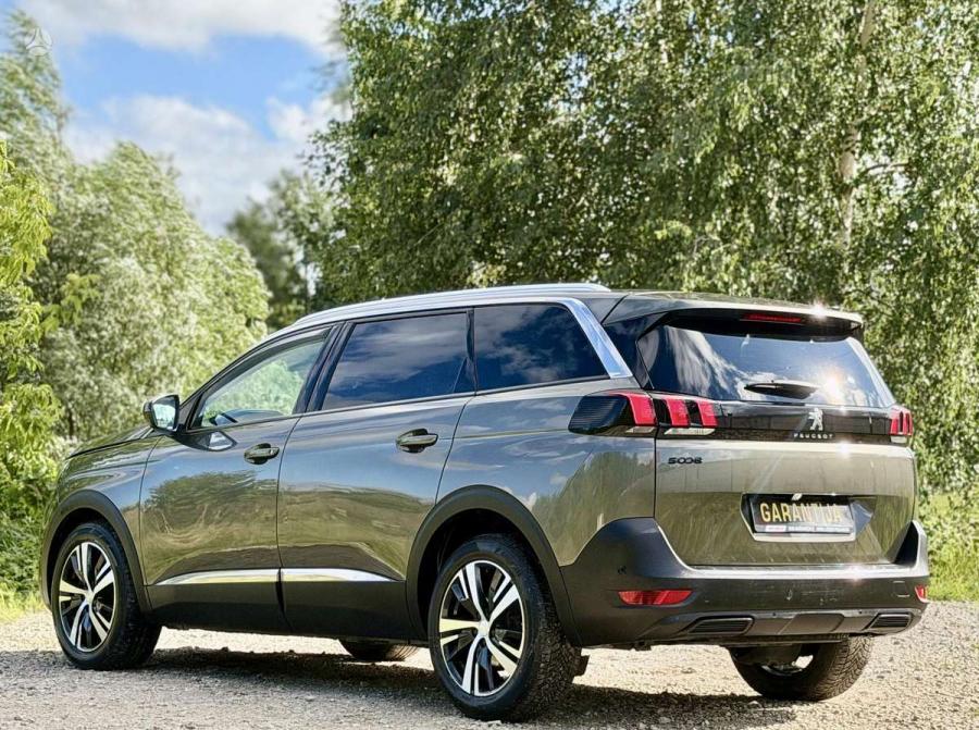 Green Peugeot 5008 2018 in Siauliai, with an engine capacity of 1.50 L and mileage of 195 thousand km for 14400 €, photo 4 on AUTOMOTO.COM.LV