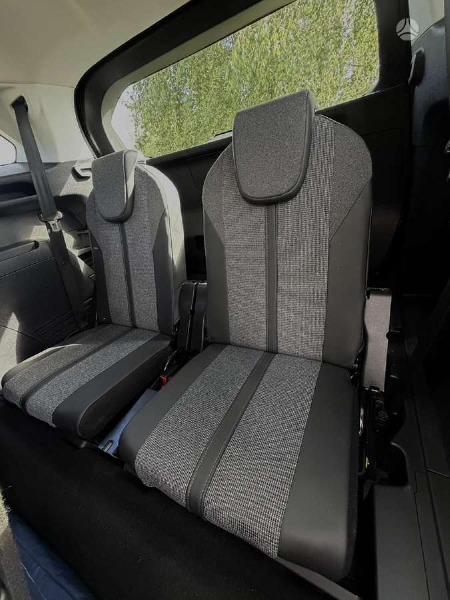 Green Peugeot 5008 2018 in Siauliai, with an engine capacity of 1.50 L and mileage of 195 thousand km for 14400 €, photo 32 on AUTOMOTO.COM.LV