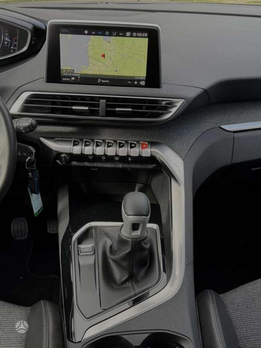 Green Peugeot 5008 2018 in Siauliai, with an engine capacity of 1.50 L and mileage of 195 thousand km for 14400 €, photo 39 on AUTOMOTO.COM.LV