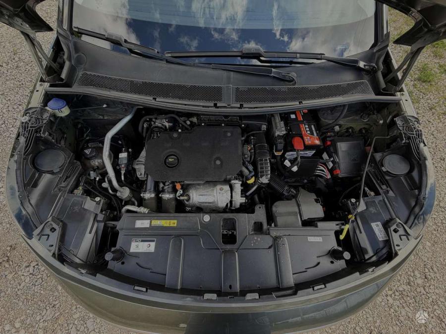Green Peugeot 5008 2018 in Siauliai, with an engine capacity of 1.50 L and mileage of 195 thousand km for 14400 €, photo 44 on AUTOMOTO.COM.LV