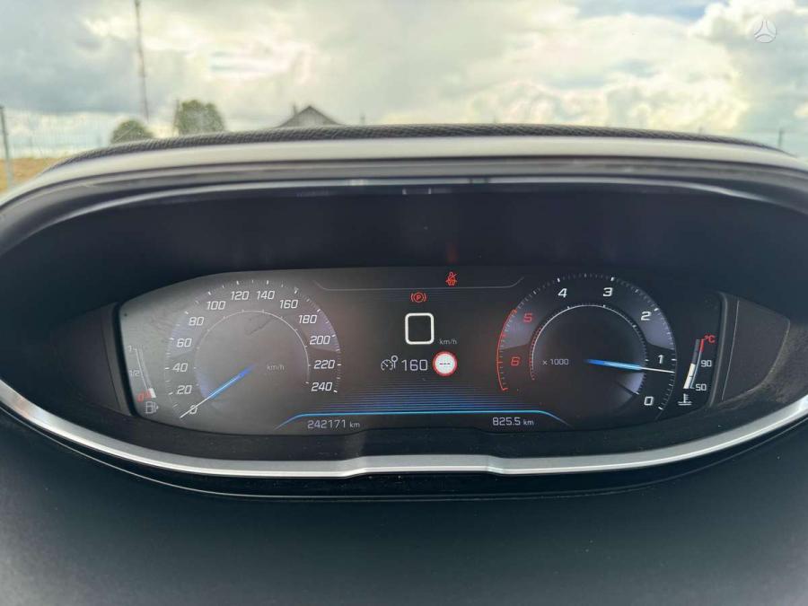 Зеленый Пежо 5008 2018 в Таураге, объемом двигателя 1.56 л и пробегом 242 тыс. км за 9200 €, фото 9 на AUTOMOTO.COM.LV