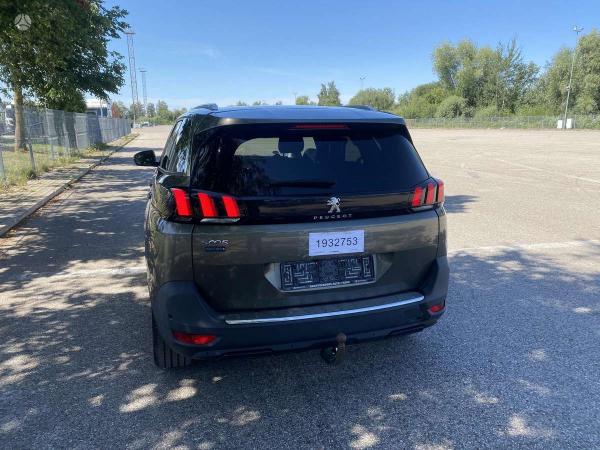 Green Peugeot 5008 2018 in Marijampole, with an engine capacity of 1.56 L and mileage of 274 thousand km for 9800 €, photo 3 on AUTOMOTO.COM.LV