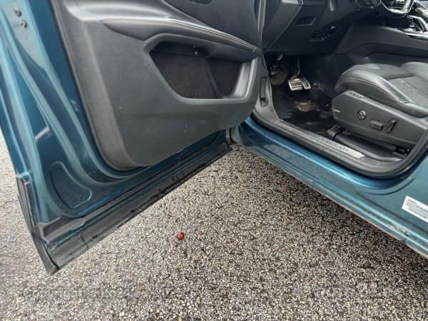 Green Peugeot 5008 2018 in Tartu, with an engine capacity of 1.50 L and mileage of 192 thousand km for 17900 €, photo 11 on AUTOMOTO.COM.LV