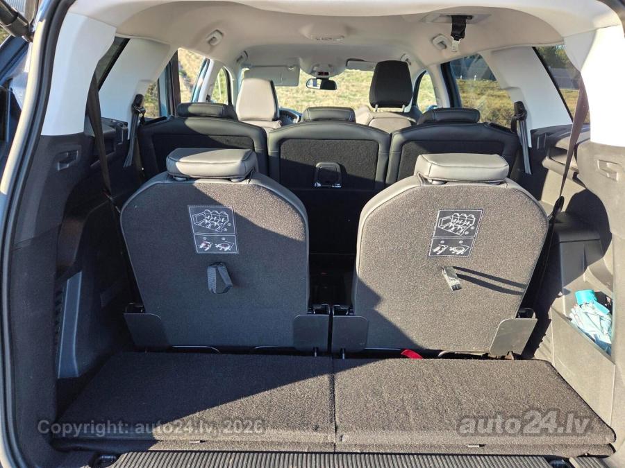 Zaļš Peugeot 5008 2019 Tallina, ar dzinēja tilpumu 1.50 L un nobraukumu 110 tūkst. km par 15200 €, foto 12 vietnē AUTOMOTO.COM.LV