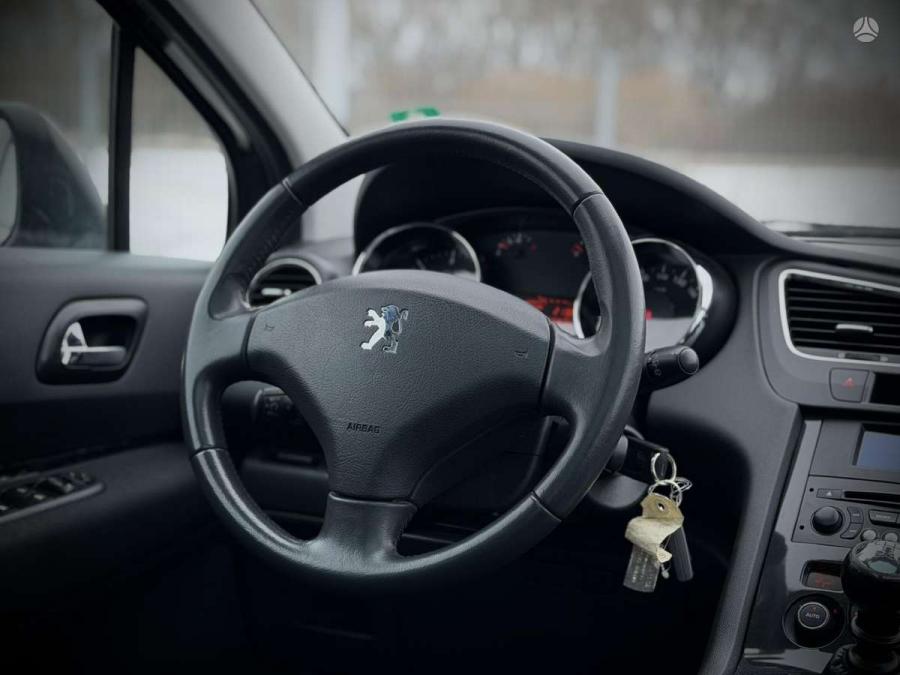 Pelēks Peugeot 5008 2011 Tauragė, ar dzinēja tilpumu 2.00 L un nobraukumu 265 tūkst. km par 3400 €, foto 32 vietnē AUTOMOTO.COM.LV