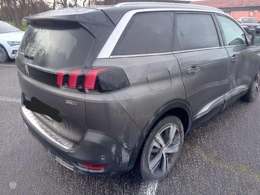 Grey Peugeot 5008 2017 in Taurage, with an engine capacity of 2.00 L and mileage of 216 thousand km for 10100 €, photo 7 on AUTOMOTO.COM.LV