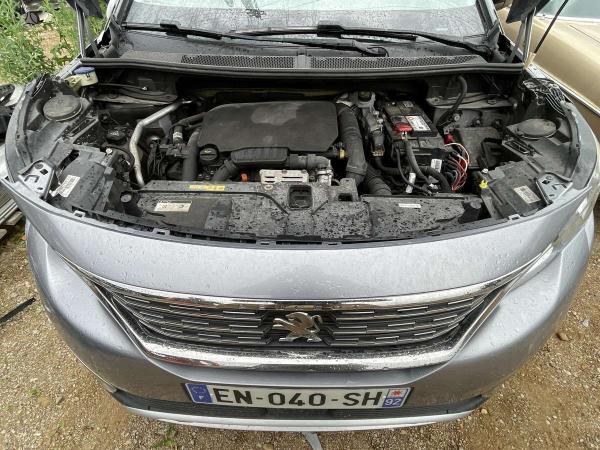 Grey Peugeot 5008 2017 in Taurage, with an engine capacity of 1.20 L and mileage of 107 thousand km for 5200 €, photo 6 on AUTOMOTO.COM.LV